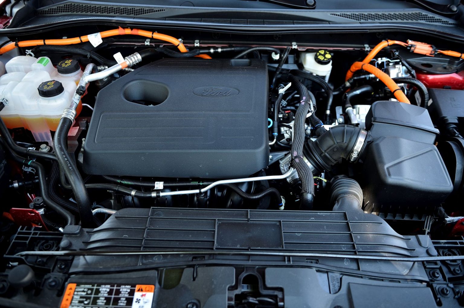 Ford Kuga Plug-In Hybrid – La momentul potrivit - MotorONE.ro